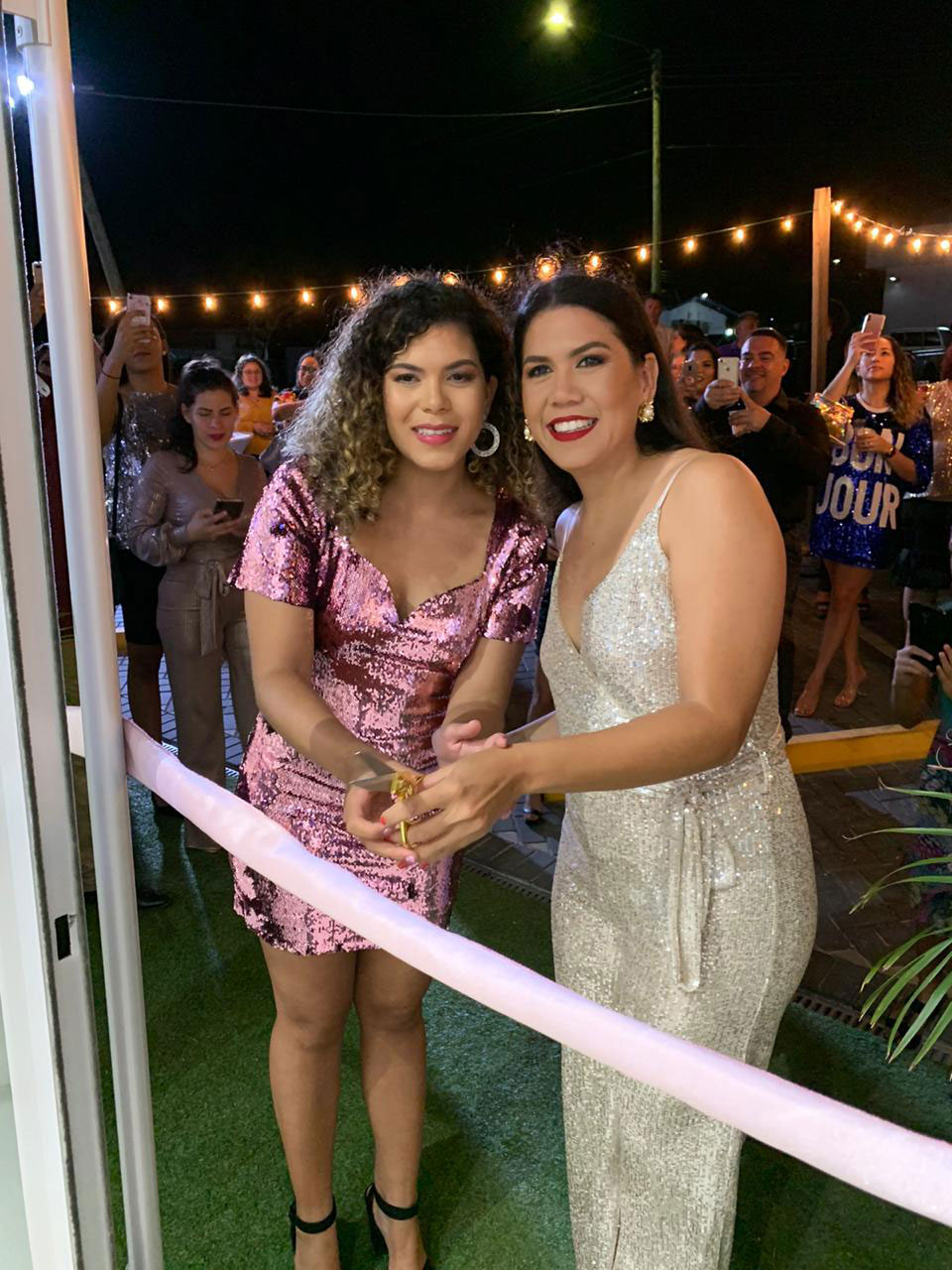 PAPER SISTERS - Focus